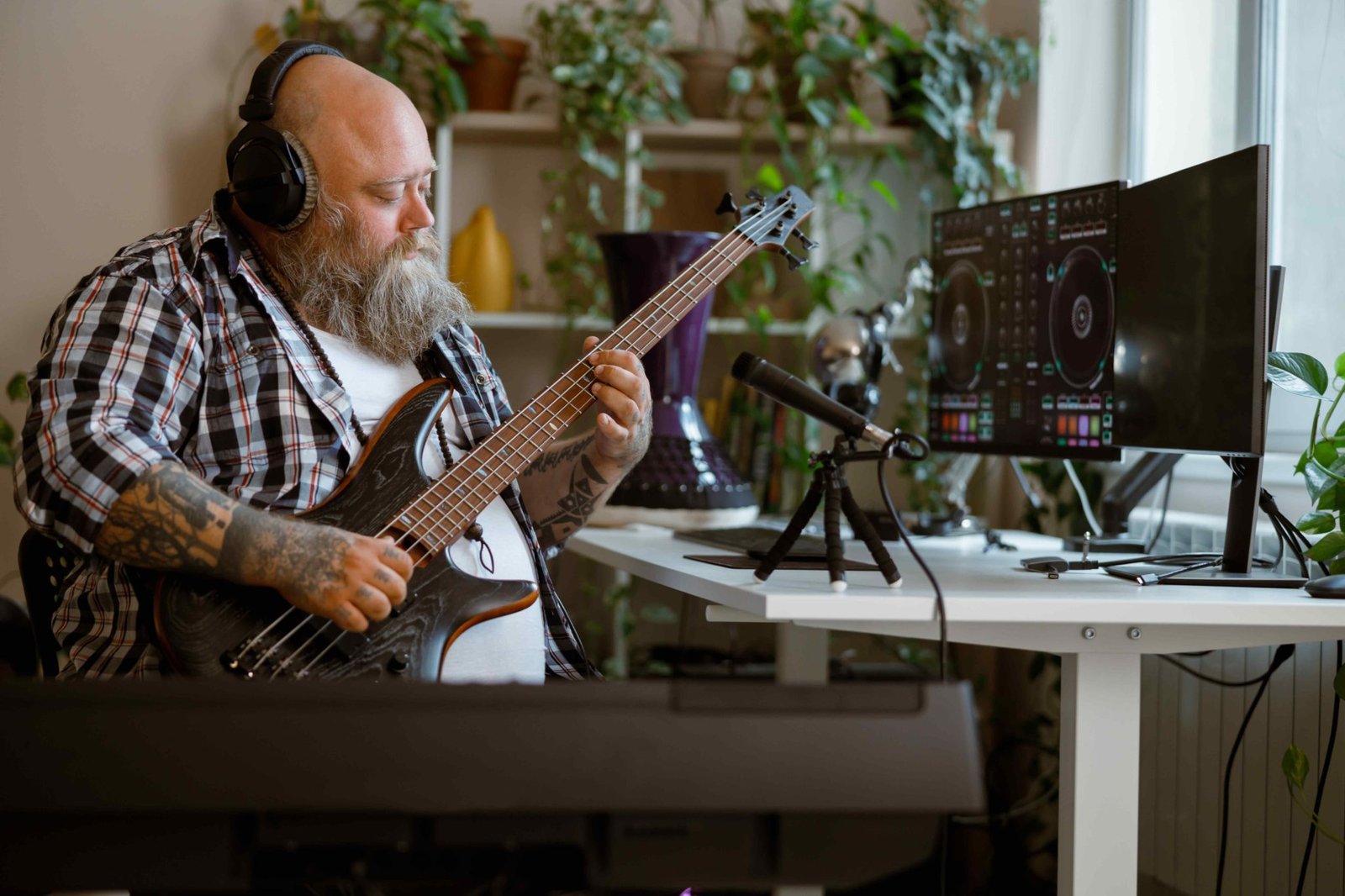 How To Connect Your Guitar To A Computer? Your Audio Fix